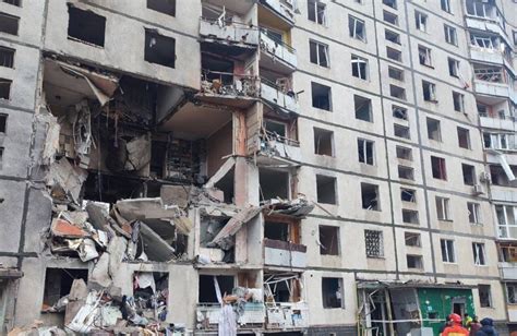 Під завалами — дитина росіяни бють по мирних оселях