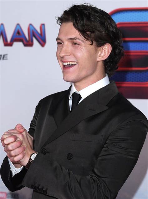 Thành Triệu Phú ở Tuổi 25 Nhưng Người Nhện” Tom Holland Có Thú Chơi