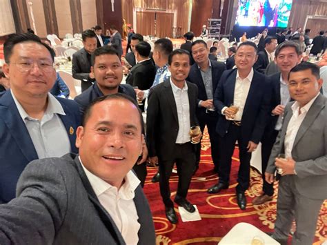 មន្ត្រីធំៗ អ្នកឧកញ៉ា ឧកញ៉ា អ្នកជំនួញច្រើនរូបអញ្ជើញចូលរួមពិសារអាហារមង្គលការកូនស្រីឧកញ៉ា ហេង សៀ