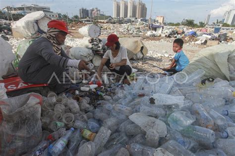 Potential Plastic Waste Utilization Antara Foto
