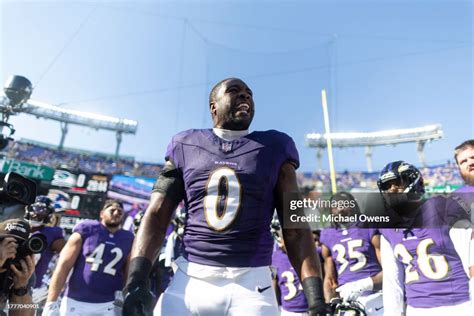 Roquan Smith Of The Baltimore Ravens Reacts As He Leads A Huddle