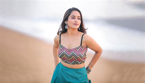 Kaavya Arivumani Hd Wallpapers Latest Kaavya Arivumani Wallpapers Hd