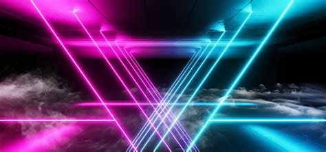 연기 안개 네온 빛나는 삼각형 레이저 모양 자주색 파란 빛 관은 그런 지 구체적인 사려깊은 층과 천장 어두운 홀 언더그라운드 클럽 춤 3d 렌더링을 반영 합니다 0명에 대한