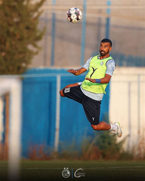 پرش رونالدویی رامین رضاییان در تمرینات استقلال عکس طرفداری