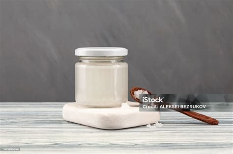 유리 병에 티비 코스 또는 물 케 피어 물과 박테리아와 효모의 공생 배양으로 만든 발효 음료 건강한 프로바이오틱 티비 음료 맥아에 대한 스톡 사진 및 기타 이미지 Istock