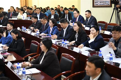 Төв цэнгэлдэх хүрээлэнг 100 хувь нийслэлийн эзэмшилд авлаа