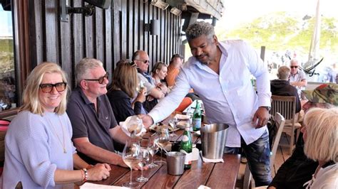 Er Braucht „action Patrick Arbeitet Auf Sylt In Der Sansibar