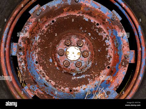 RUST RUSTY WHEEL Stock Photo Alamy