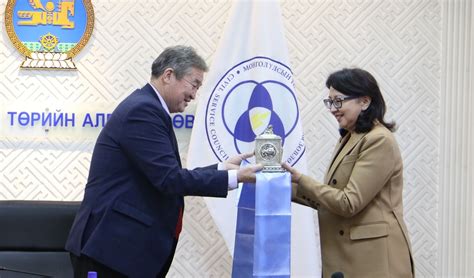 Төрийн Албаны Зөвлөлийн даргаар томилогдсон Л Цэдэвсүрэн үүрэгт ажилдаа оржээ