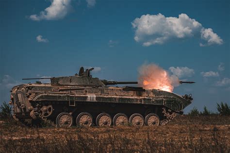 Угруповання Східний напрямок Українські захисники відбили 147 ворожих атак з яких 34 на