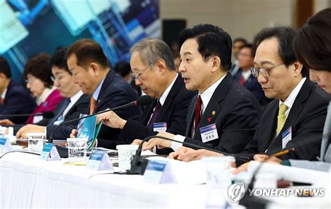 부산시민의 꿈과 도전 격려 간담회 보고하는 원희룡 장관