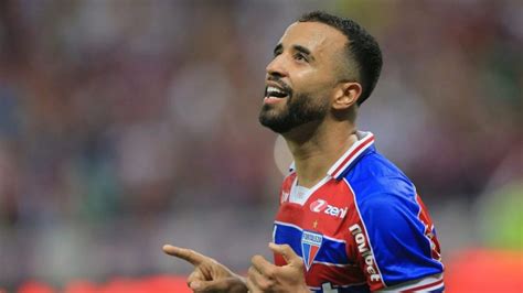 Paz Manda A Real Sobre Caio Alexandre Após Negociações Entre Fortaleza E Palmeiras Esfriarem