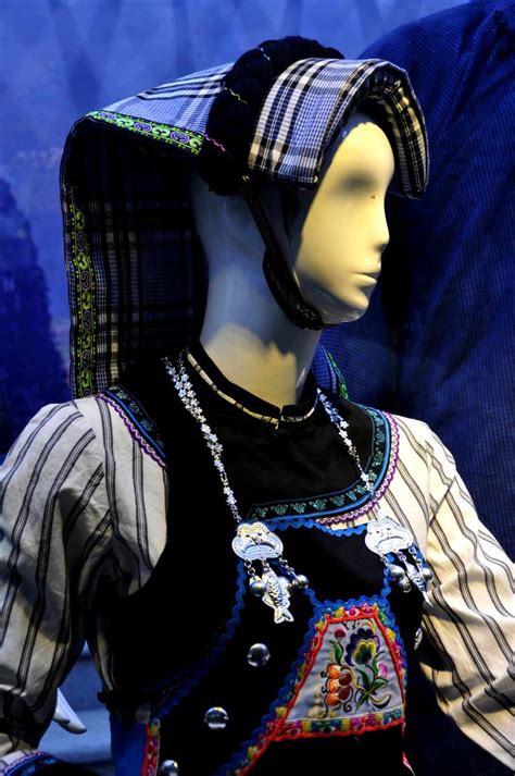 【布依族服饰摄影图片】上海纺织博物馆纪实摄影太平洋电脑网摄影部落