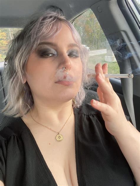 Cute Young Girl Rsmokingwomen