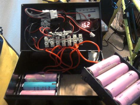 Make An Inexpensive Lithium Ion Battery Pack Lithium Ion Batteries Electronics Projects Diy