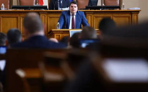 Млад юрист с постна биография оглави правната комисия на НС