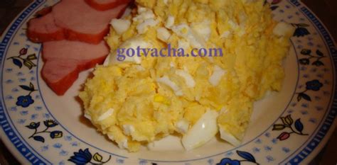 Салата с варени картофи майонеза и яйца —