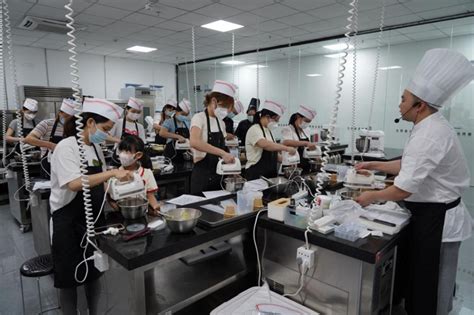 荔湾区开展“情暖军旅家庭”军嫂西点烘焙培训活动 广州市退役军人事务局网站