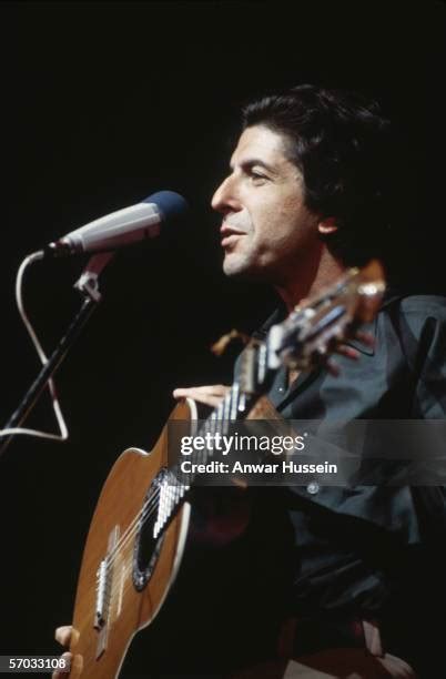Leonard Cohen Singer Photos And Premium High Res Pictures Getty Images