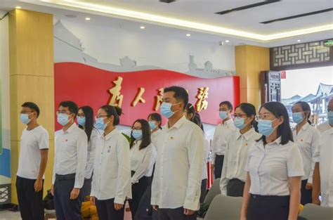 建水古城旅游投资有限公司组织收听收看党的二十大开幕盛况 建水古城旅游投资有限公司