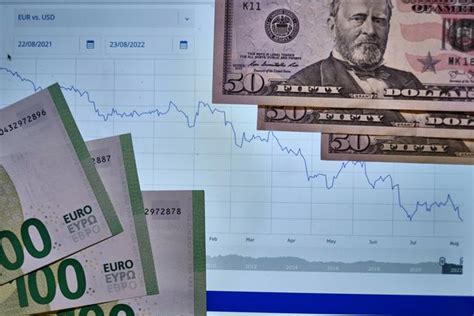 Евро бүсийн эдийн засгийн хэтийн төлөв тааруухан байна