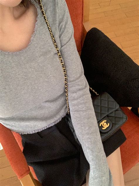 프렌치오브 펀칭포인트 파즈 가을 펀칭 레이스 크롭 긴팔 티셔츠2color