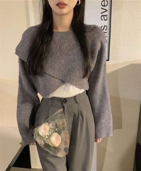 크로스 랩 크롭 상의 골지니트