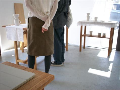 工房 S A R P U 백색 바탕 위 형태 없이 흩뿌려진 채도 낮은 수수한 푸른빛이 매력적인 사르푸 블루 그레인 라인의 텀블러 컵입니다 ∅ 80 Mm H 110 Mm