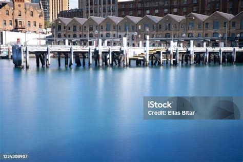 시드니 오스트레일리아 하버 해안 청록색 푸른 물과 맑은 맑은 푸른 하늘 0명에 대한 스톡 사진 및 기타 이미지 0명 가로등 강 Istock