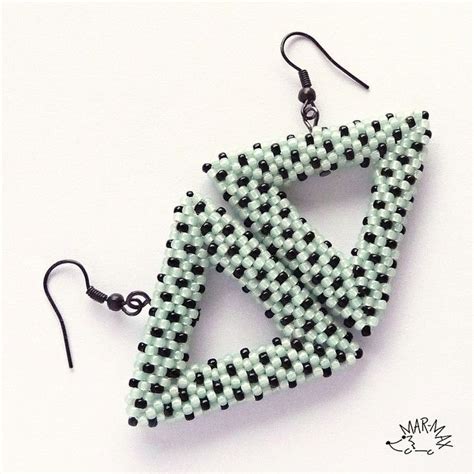 Retro Triangles Beadwork