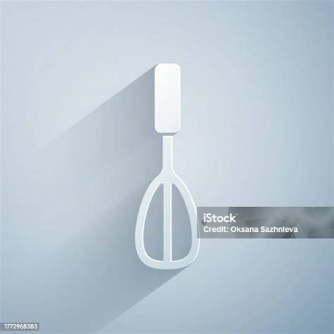 회색 배경에 격리 된 종이 컷 주방 거품기 아이콘 조리 기구 계란 비터 칼 붙이 기호 음식 믹스 기호 종이 아트 스타일 벡터 3차원 형태에 대한 스톡 벡터 아트 및 기타