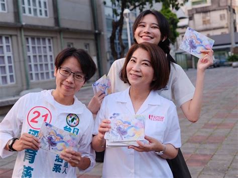 [新聞] 周春米、賴品妤同穿高中制服 呼籲支持18 Gossiping板 Disp Bbs