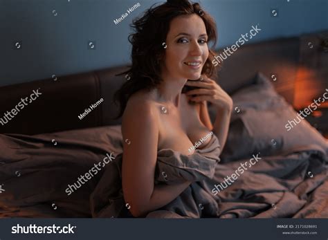 Beautiful Sexy Brunette Woman Naked Big Stock Fotografie 2171028691