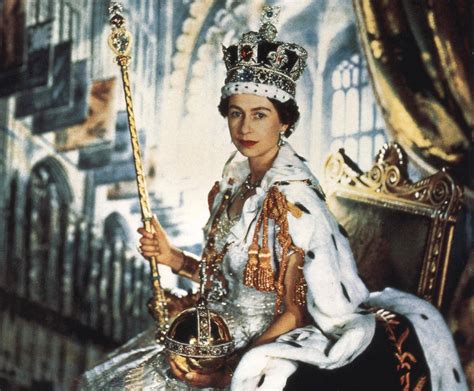 Trang Sức Biểu Tượng Của Nữ Hoàng Anh Elizabeth Ii Saigon Jewellery