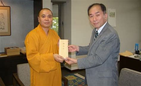 本会副会长门肃法师出访日本期间回母校大谷大学看望师长