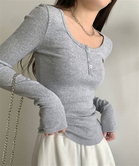 포앤바이앤 오늘출발 서머 시즌오프 세일 그레이 S 기본티 추천 반단추 베이직 긴팔 티셔츠 라운드넥 잔골지 단색 슬림핏 순면 봄 간절기 안에입는 이너티 심플 기본티