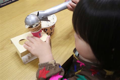 サーティワンがスクープを売り出す アイスクリームが一瞬でなくなる理由は sirabee20230427 31ice23