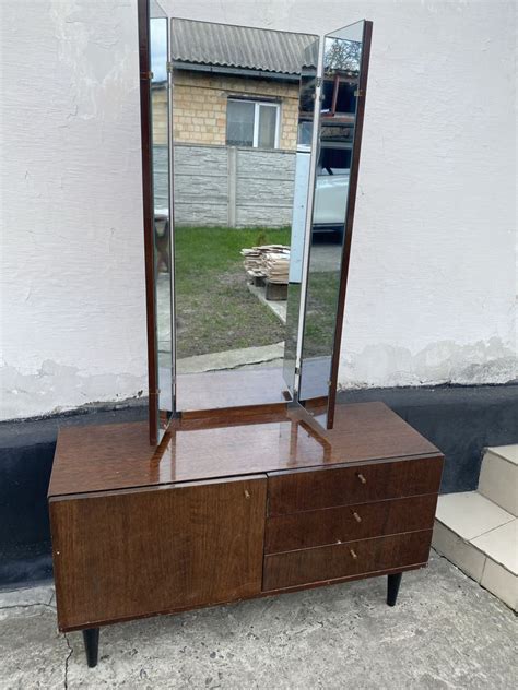 Комод з дзеркалом ТЕРМІНОВО Безкоштовно Дзеркала для макіяжу Бровари на Olx