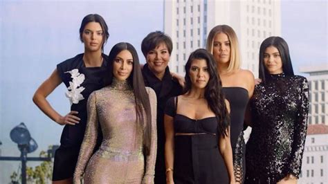 Kardashian Sisters Look Different Without Makeup 2 Pics