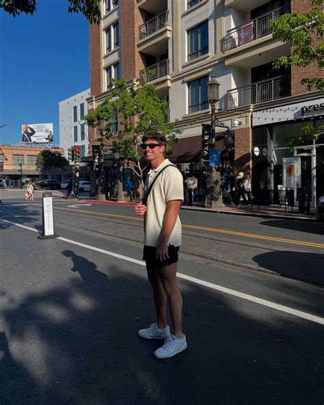 Britton Moore Britton Moore • Instagram Photos And Videos