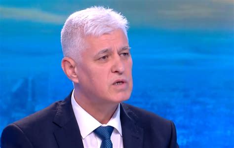 САМО В ПИК И РЕТРО Министърът на отбраната погреба баща си Информационна агенция ПИК