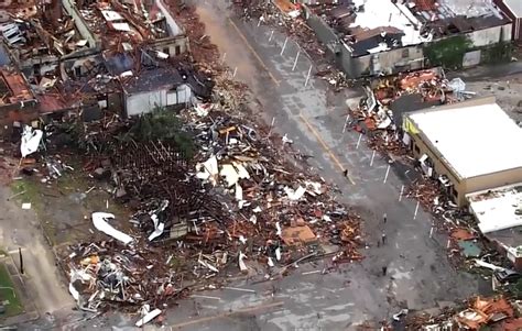 Oklahoma Tornadoes 3 Dead Governor Issues State Of Emergency