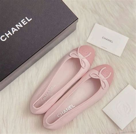 Pin By Nichole Taylor On Girly Girl Fancy Shoes Girly Fashion Pink Pretty Shoes