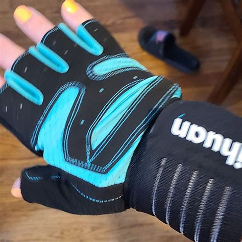 Getting A Grip 5 Womens Workout Gloves Reviewed For Ultimate Comfort