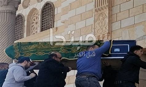 تشييع جنازة والد المطربة مى فاروق من مسجد الحصرى صور مبتدا