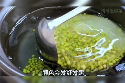 今天入伏，教你绿豆汤的正确煮法，颜色碧绿起沙，20分钟煮开花颜色开花