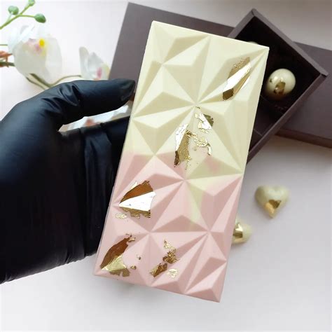 ШОКОЛАД•КОНФЕТЫ•ОБУЧЕНИЕ Нежный сливочно клубничный набор из коллекции ПОТАЛЬ Плитка из