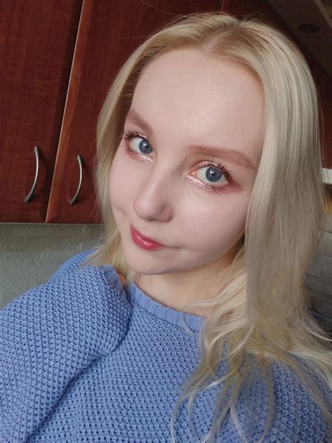 Sweater Weather 💙 Scrolller