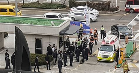 1인 시위 남성 대법원장 출근 차에 화염병 추정 물체 투척