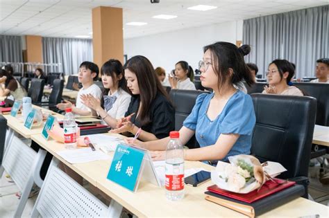 泰山大讲堂青年志愿者协会不事余天唯当一心 名师大讲堂